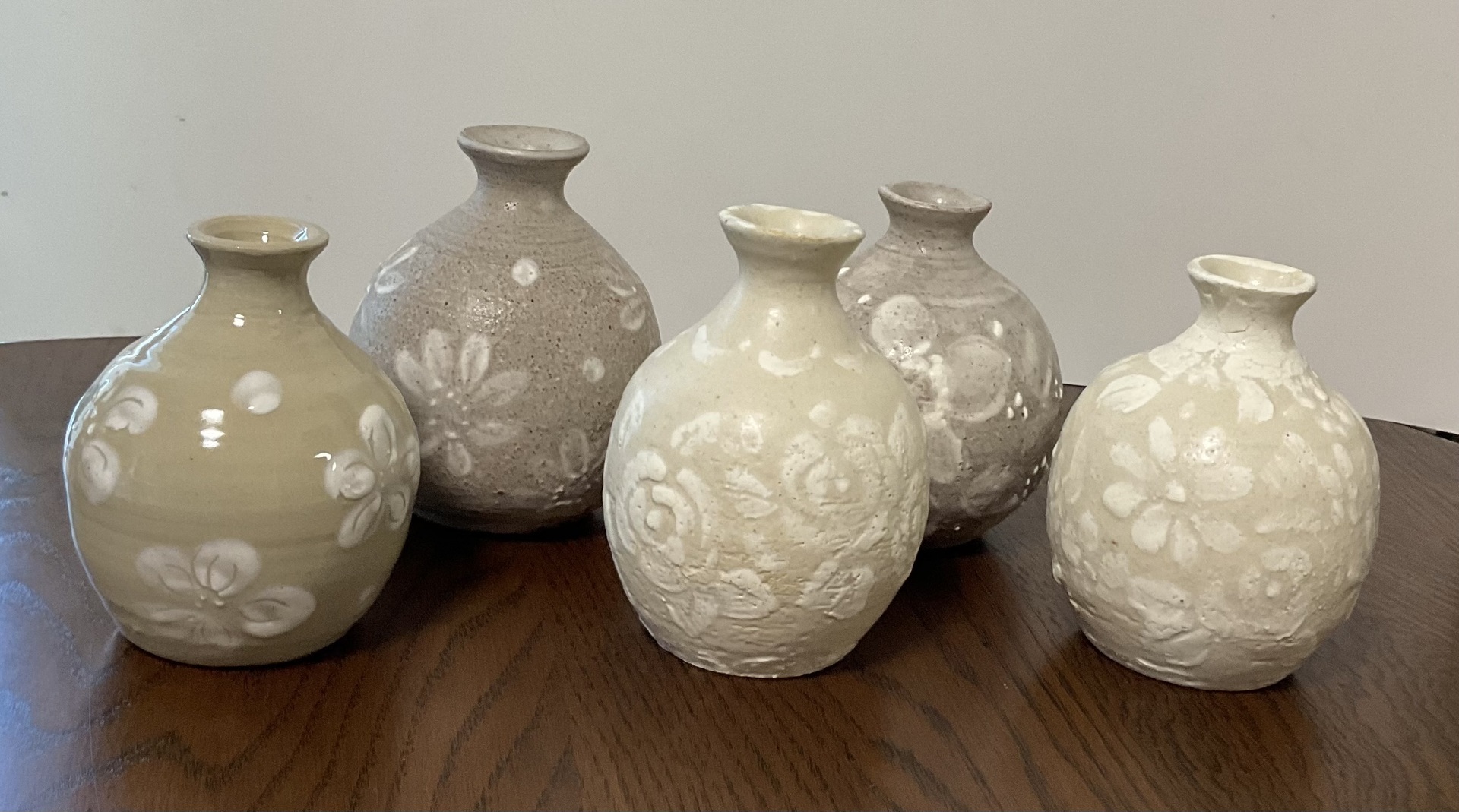 花瓶（徳利）に 模様をつける その1 化粧土で絵付け: Caprice